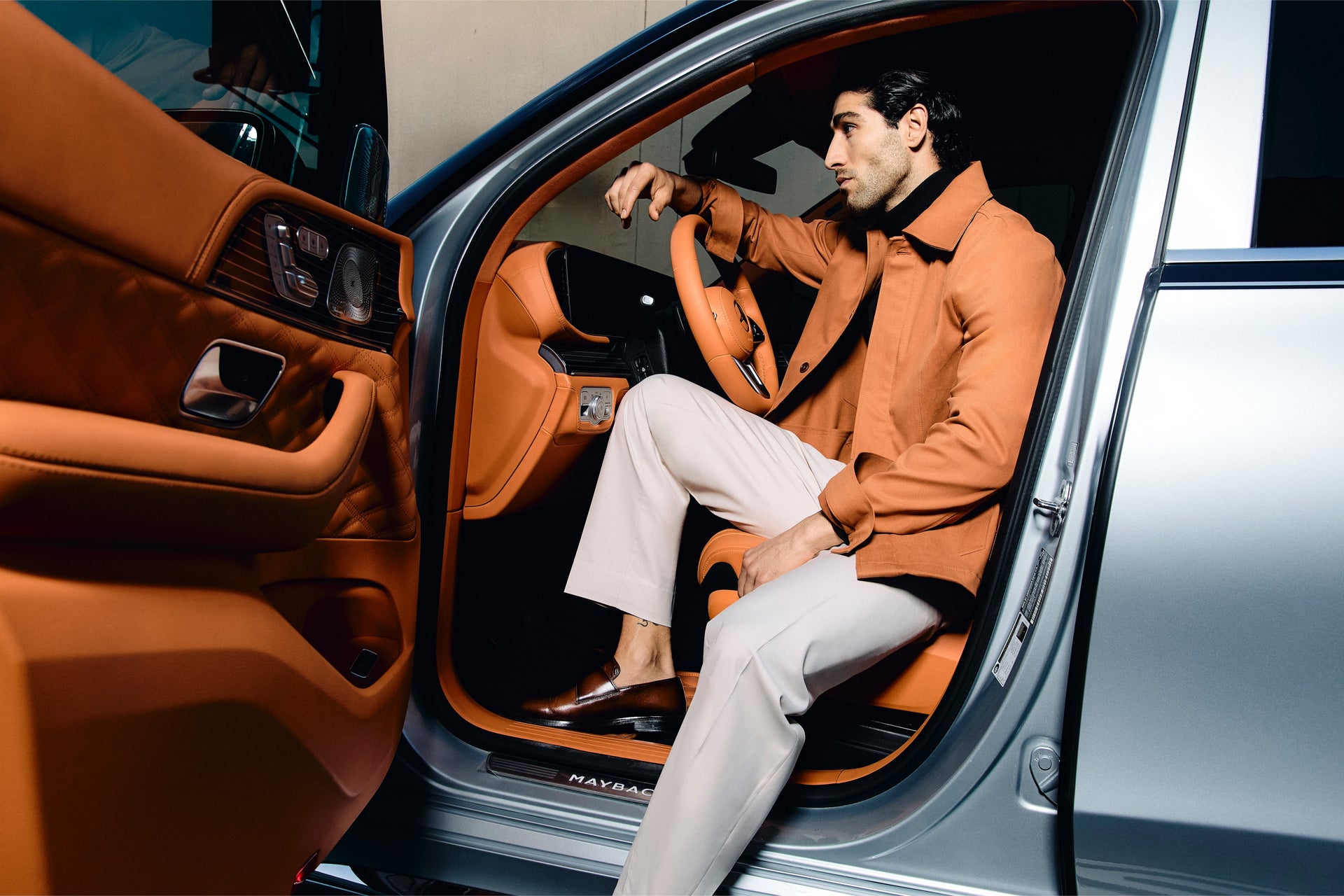 VAVCI | Luxury Bespoke Men's Fashion in Dubai